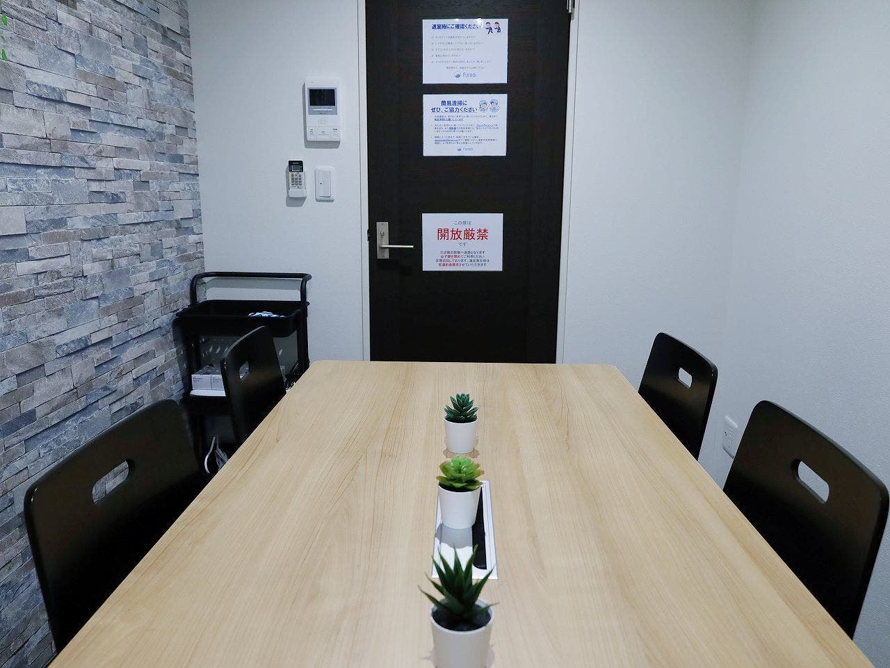 【赤羽駅徒歩圏内！8名利用可！】綺麗な室内！WiFi・プロジェクター・ホワイトボード全て無料！ふれあい貸し会議室 赤羽Bの写真5