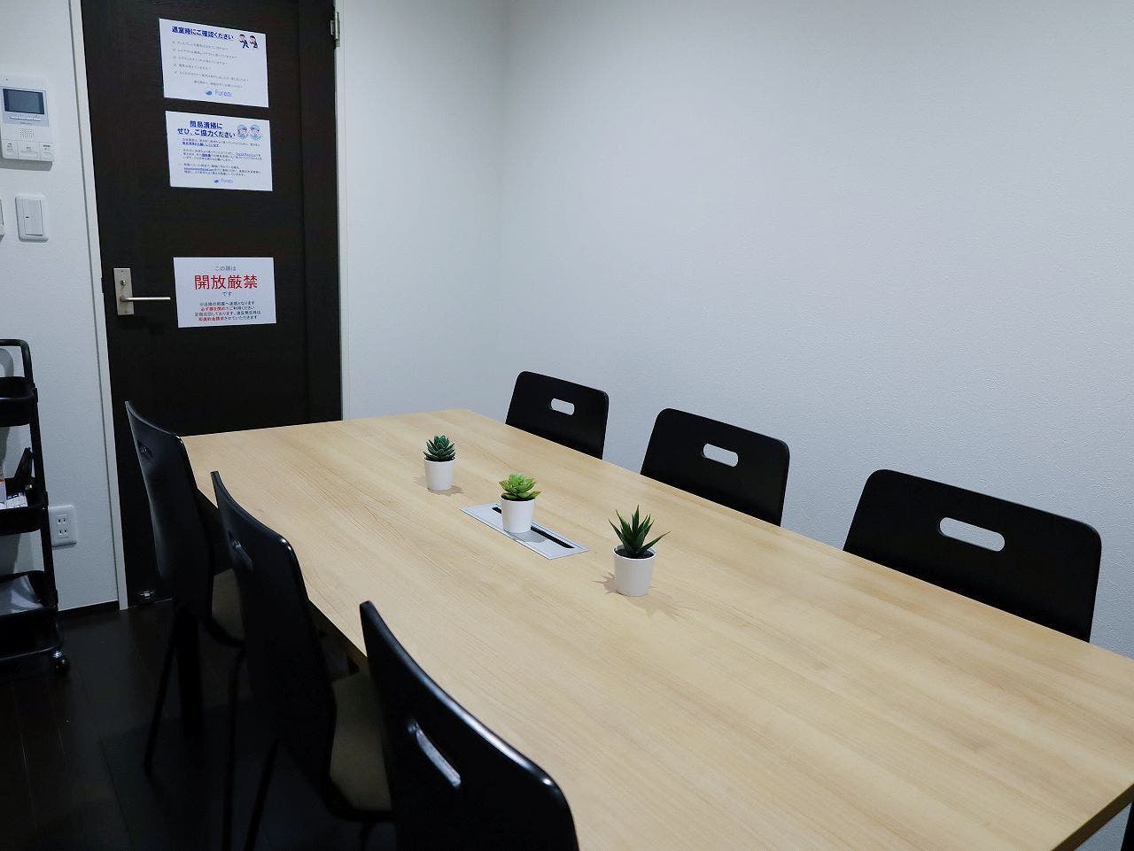 【赤羽駅徒歩圏内！8名利用可！】綺麗な室内！WiFi・プロジェクター・ホワイトボード全て無料！ふれあい貸し会議室 赤羽Bの写真6