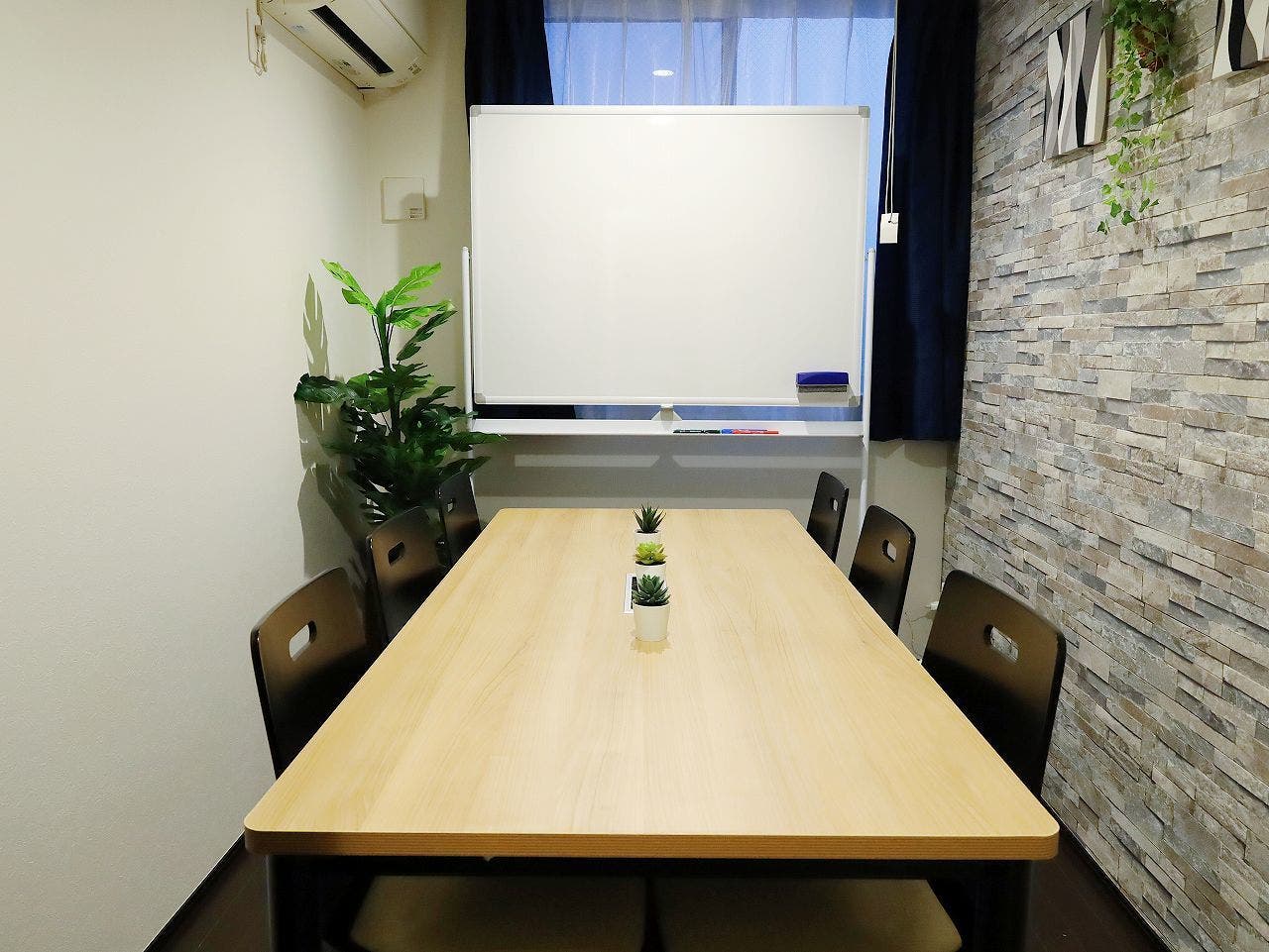 【赤羽駅徒歩圏内！8名利用可！】綺麗な室内！WiFi・プロジェクター・ホワイトボード全て無料！ふれあい貸し会議室 赤羽Bの写真7