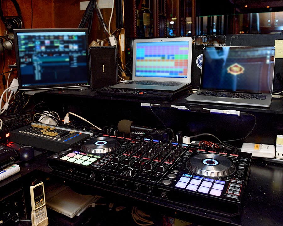 DJブースの画像1