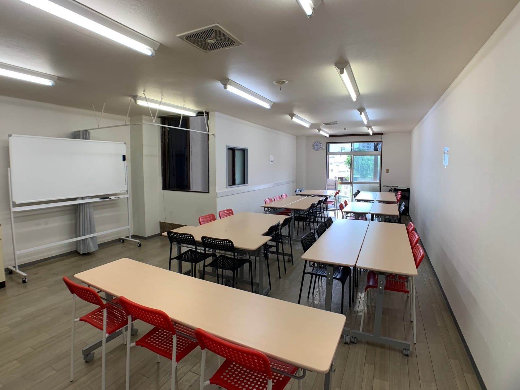 金沢駅徒歩8分、24時間・35名着席可、光Wi-Fi、プロジェクター＆大型スクリーン、セミナー・会議・リモートワークに便利の写真5