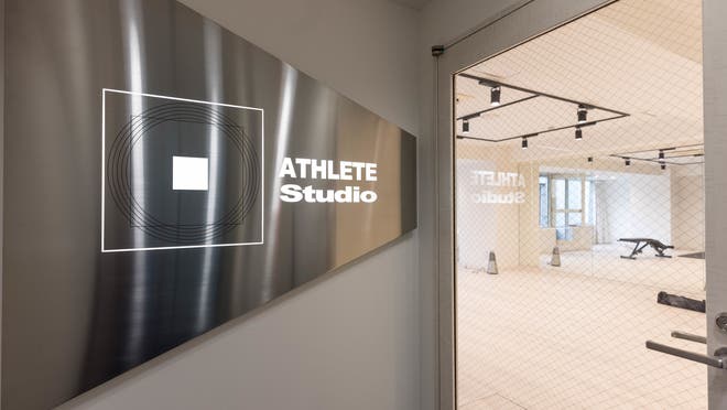 【神田駅徒歩3分】10人で踊れるダンススペース/幅6.5m高さ2.1m鏡/撮影機材多数の写真1