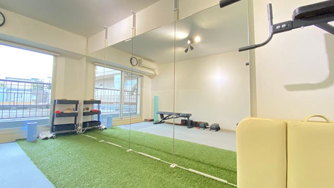 【池尻大橋駅1分】個人レッスンができるレンタルスタジオ|80センチ幅の鏡4枚設置|少人数の利用に最適の写真6