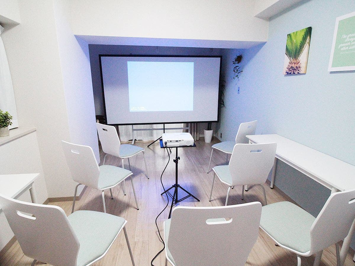 【乃木坂駅1分！12名利用可！】WiFi・プロジェクター・ホワイトボード全て無料！コモンズ会議室 六本木乃木坂東京ミッドタウン前の写真8