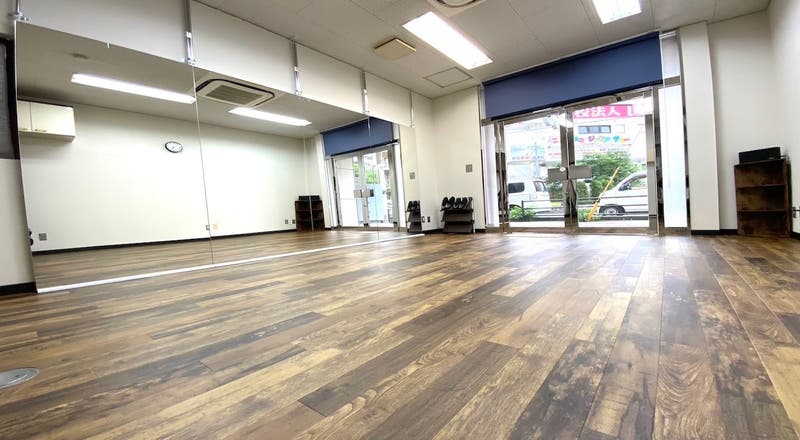トロニカ１号店。藤沢駅北口から徒歩5分の小さなダンススタジオ。