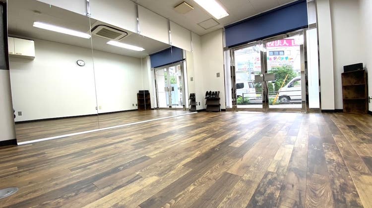 トロニカ1号店。藤沢駅北口から徒歩5分の小さなダンススタジオ。の写真1