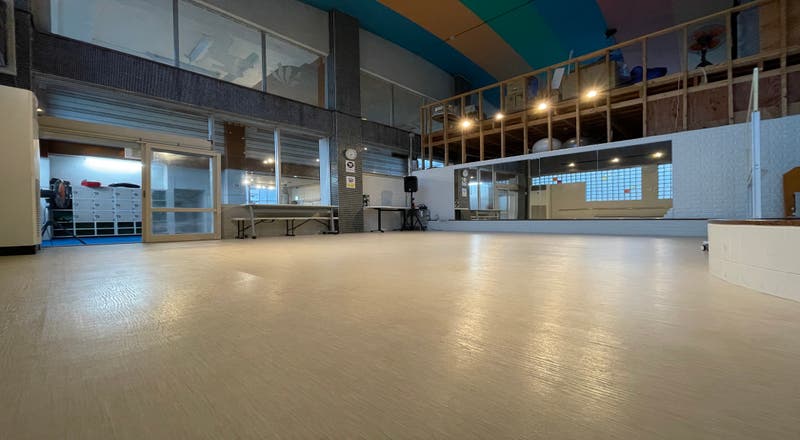 【元銭湯の約120㎡の多様性スタジオ】アクロバット、殺陣の稽古に！ダンスやコスプレ撮影可！