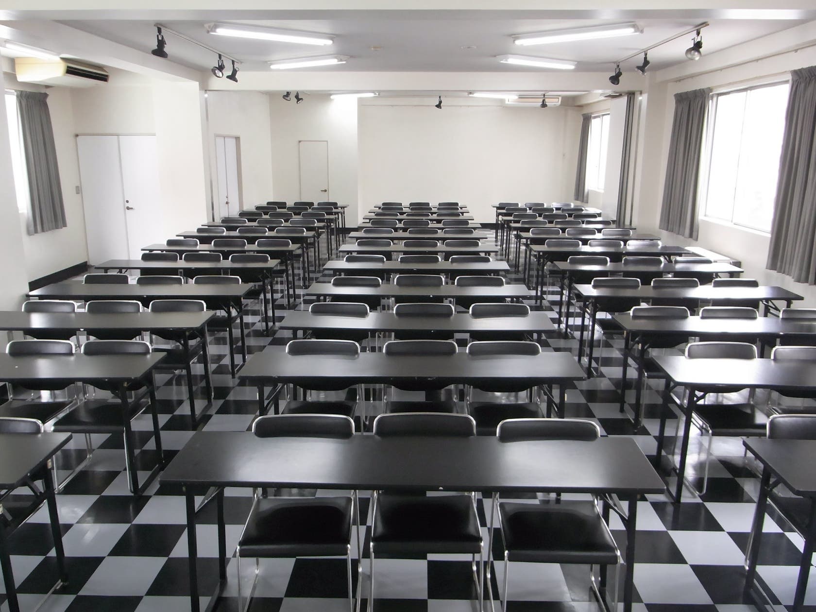 【蔵前】蔵前駅すぐ！デザイン性の高い貸ホール(4F 小ホール 24名）の写真1