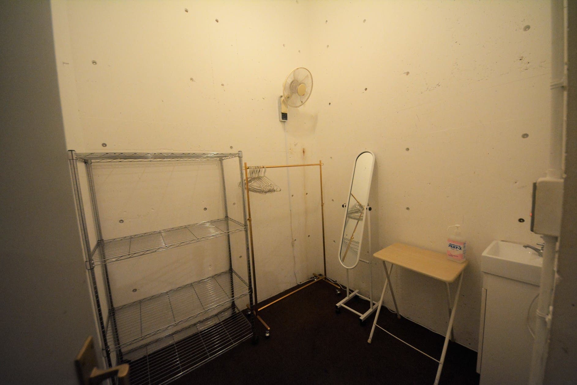 渋谷駅徒歩1分でステージ、プロジェクター、音響、照明完備！アクリル板貸し出し有◎撮影・配信に！の写真17