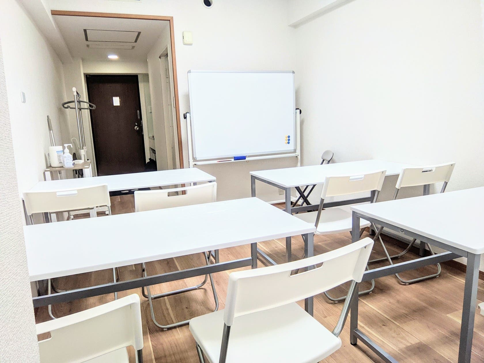 【Wi-Fi無料】新大阪駅から徒歩10秒の貸し会議室の写真5