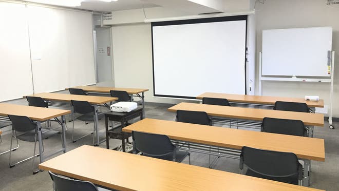 第二会議室 3名掛け最大30席【高崎駅徒歩7分 販売利用OK】プロジェクター|スクリーン|ホワイトボード|Wi-Fi|無料の写真2