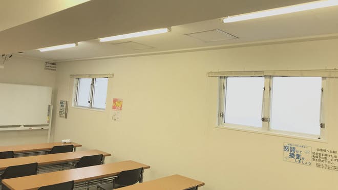 第二会議室 3名掛け最大30席【高崎駅徒歩7分 販売利用OK】プロジェクター|スクリーン|ホワイトボード|Wi-Fi|無料の写真4