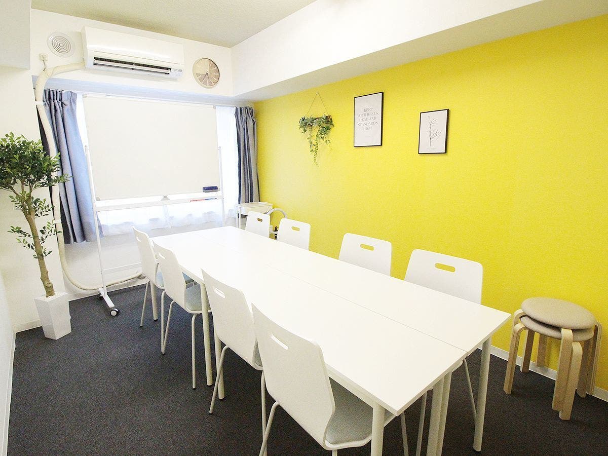 【茅場町駅/日本橋駅3分！10名利用可】WiFi・プロジェクター・ホワイトボード全て無料！土足可！ふれあい貸し会議室 日本橋Aの写真1