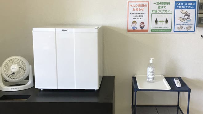 第三会議室 3名掛け最大24席【高崎駅徒歩7分 販売利用OK】プロジェクター|スクリーン|ホワイトボード|Wi-Fi|無料の写真5