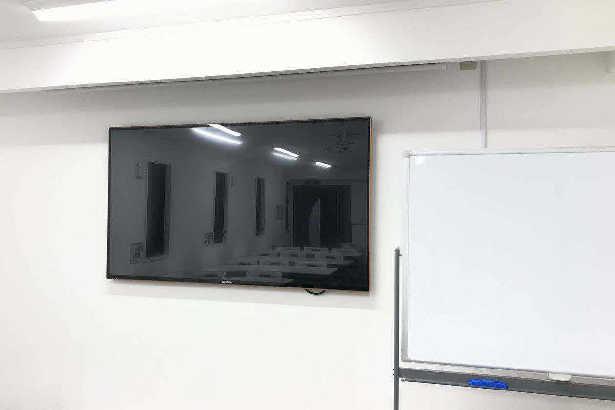 Room2 最大60席【高崎駅徒歩7分 販売利用OK】TVモニター|プロジェクター|スクリーン|ホワイトボード|Wi-Fi|無料の写真6