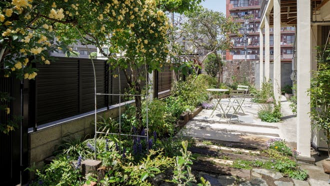 大塚駅から徒歩9分。一軒家をリノベしたおしゃれなブック&ガーデンカフェです。の写真10