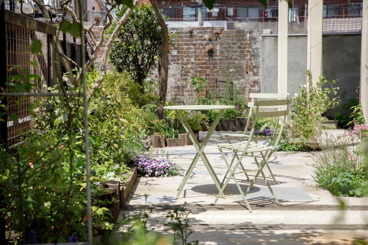 大塚駅から徒歩9分。一軒家をリノベしたおしゃれなブック&ガーデンカフェです。の写真12