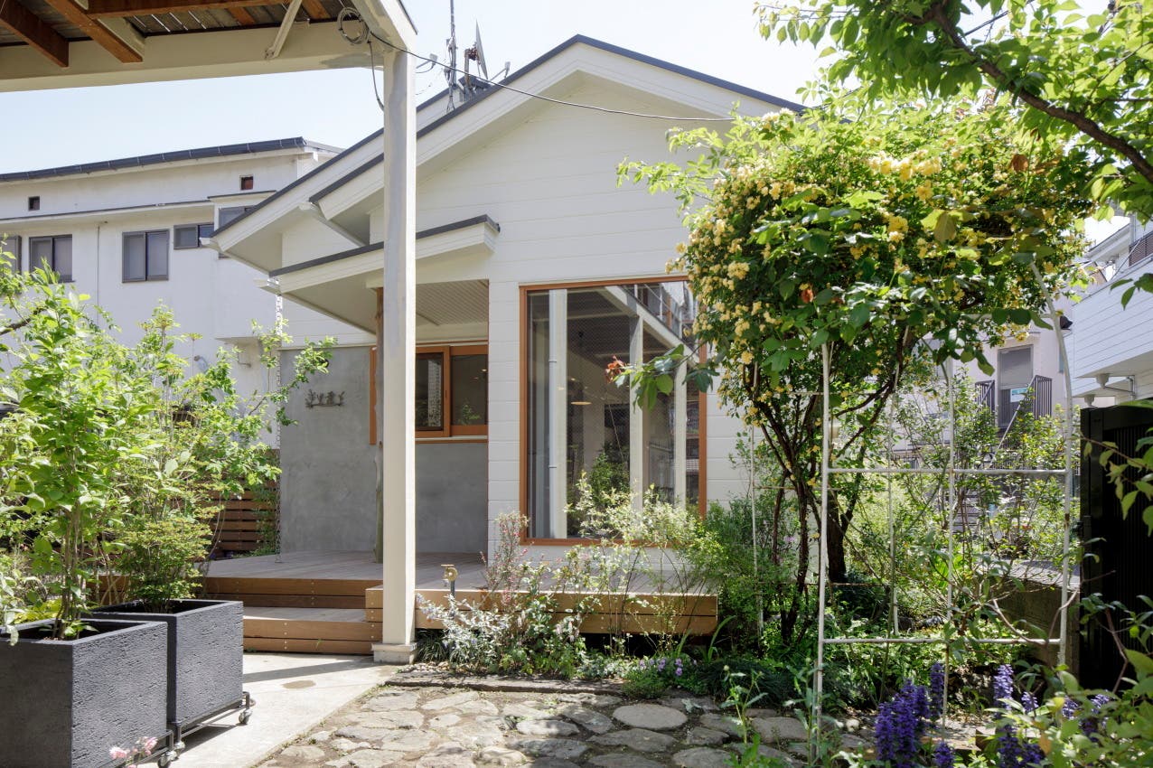 大塚駅から徒歩9分。一軒家をリノベしたおしゃれなブック&ガーデンカフェです。の写真14