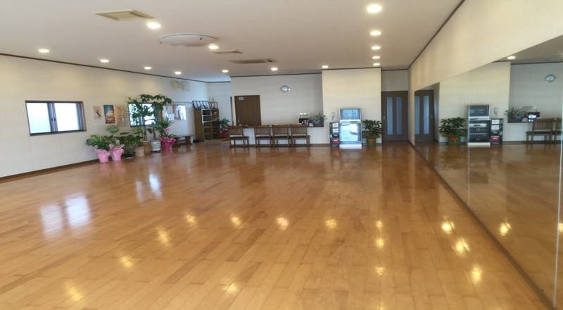 各種ダンスの練習、結婚式等の余興の練習にご利用いただいています