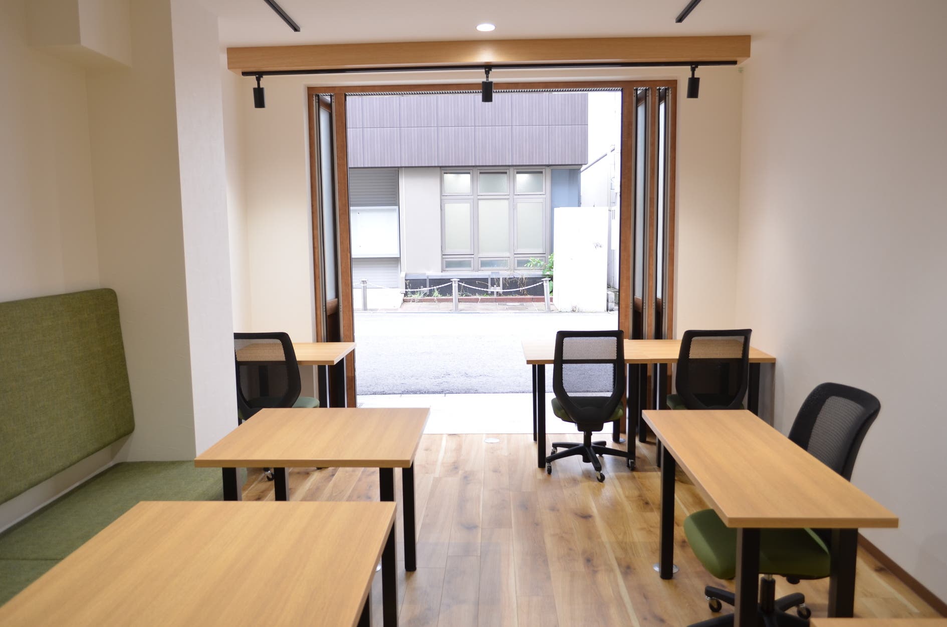 【キッチン付き路面オープンスペース！飲食・飲酒OK！】メトロ中津駅徒歩1分/イベント(ボドゲ会・マルシェ)・セミナー・交流会の写真9