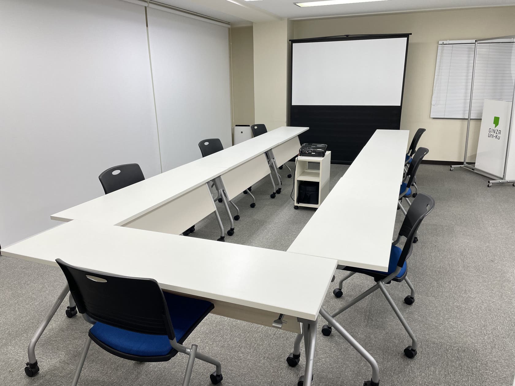 【東銀座駅1分・銀座駅5分】最大収容人数22名の会議室｜プロジェクター完備✨一面は鏡張り🪞研修・面接・商談・勉強会に｜G403の写真7