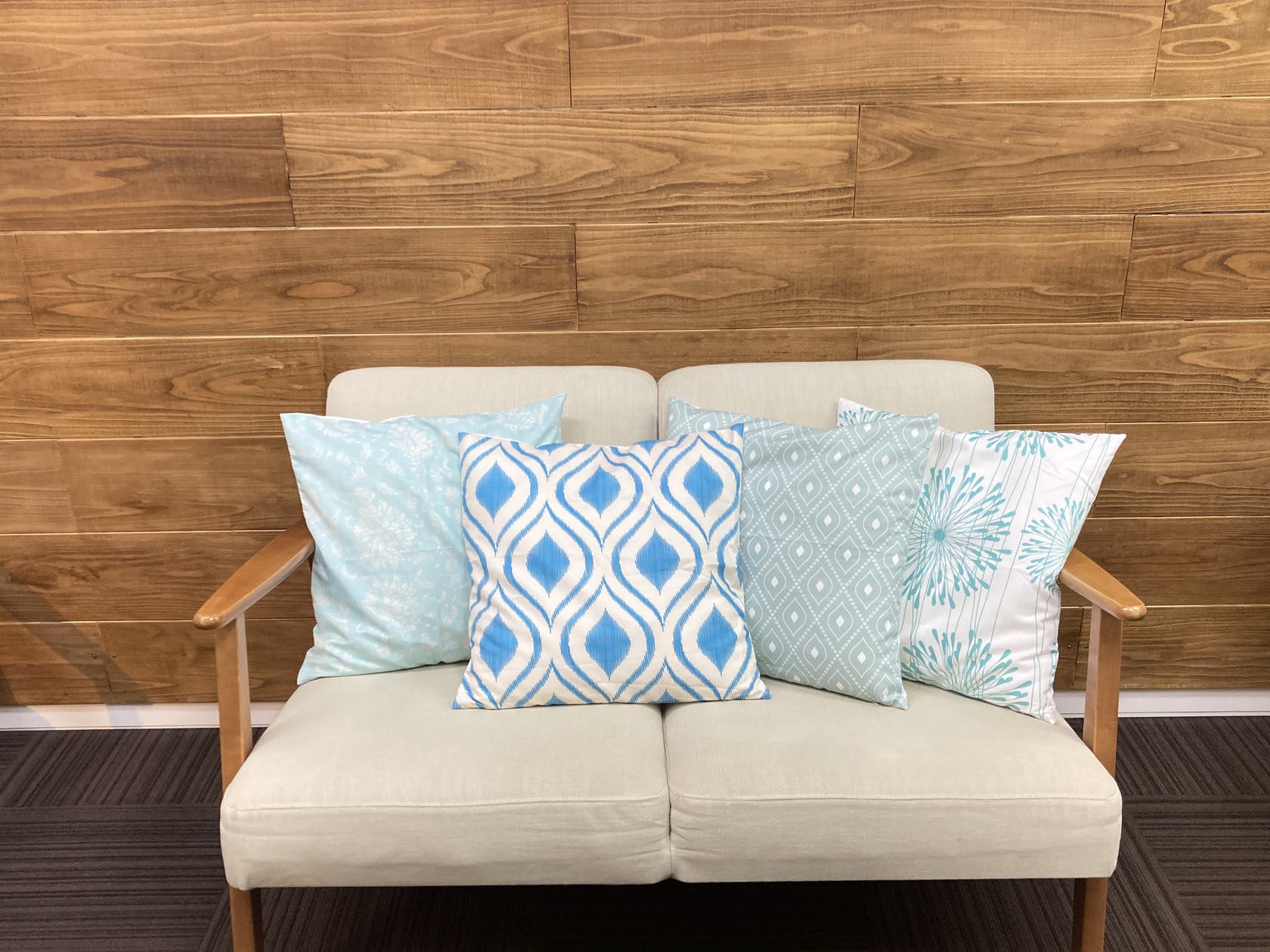 【東銀座駅1分・銀座駅5分】最大収容人数12名のおしゃれなカフェ風会議室✨プロジェクター完備✨研修・面接・商談・勉強会にの写真10