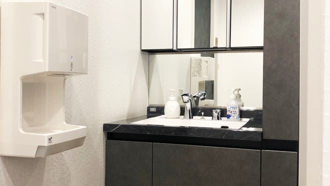 個室タイプのトレーニングペース!パーソナルトレーニングや自主トレに!オンラインでのウェブミィーティングにもご利用頂けます。の写真7