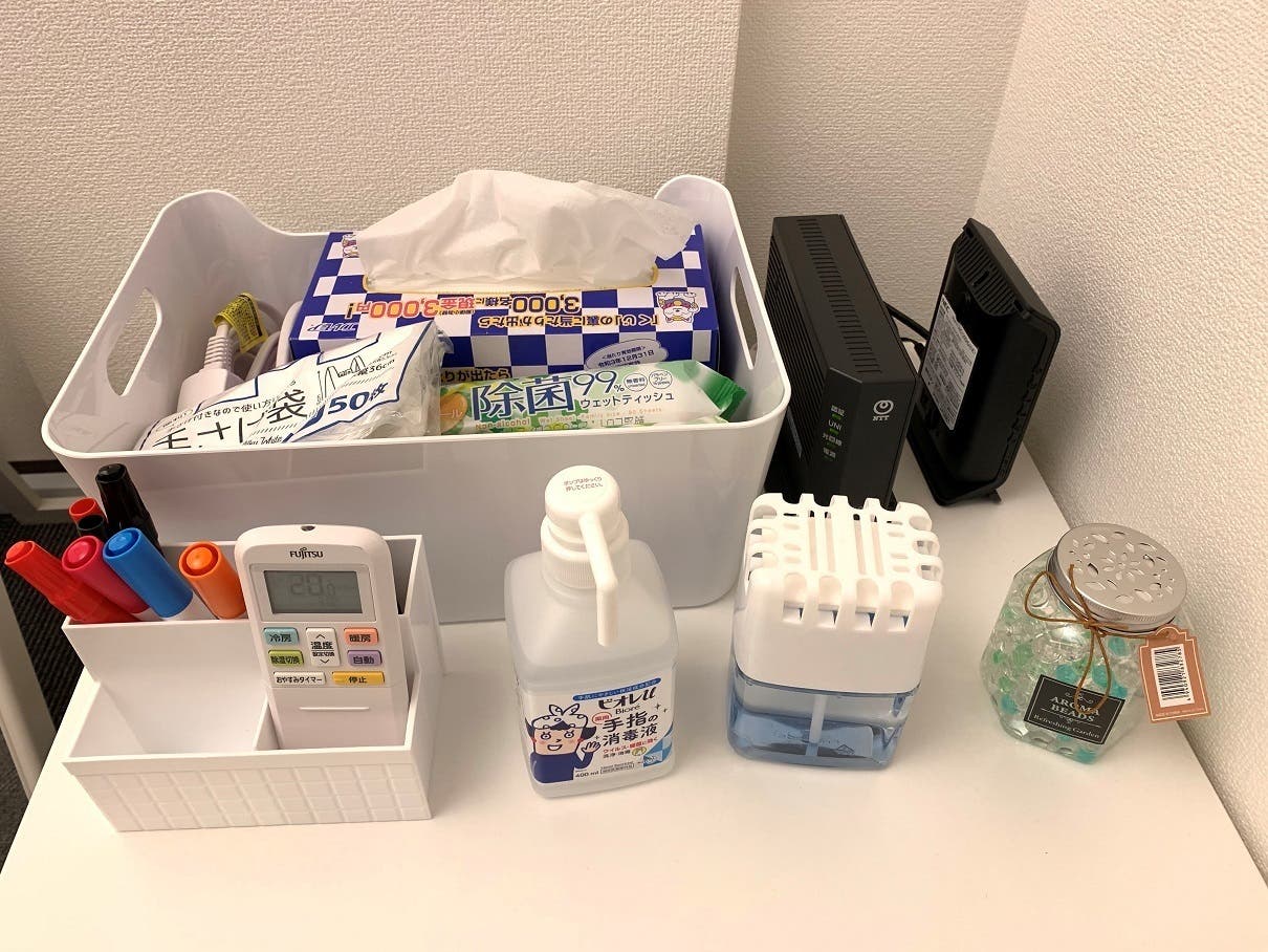 日本橋駅徒歩１分の利便性。低価格＆完全個室の応接室＆会議室。バルセロナチェア、シャンデリア。つくろいだり、デスクワークも可能。の写真7