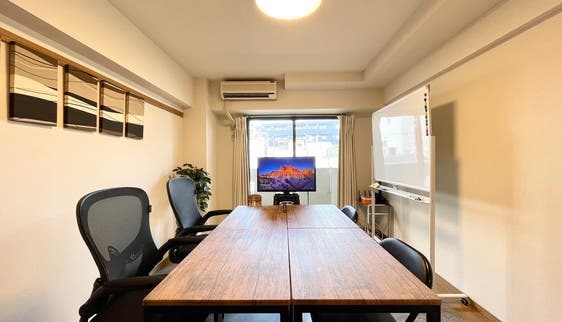 【ワークチェア完備】ハカドルスペース下北沢|テレワークやビデオ会議、商談に。※夜はボードゲームスペースにの写真1
