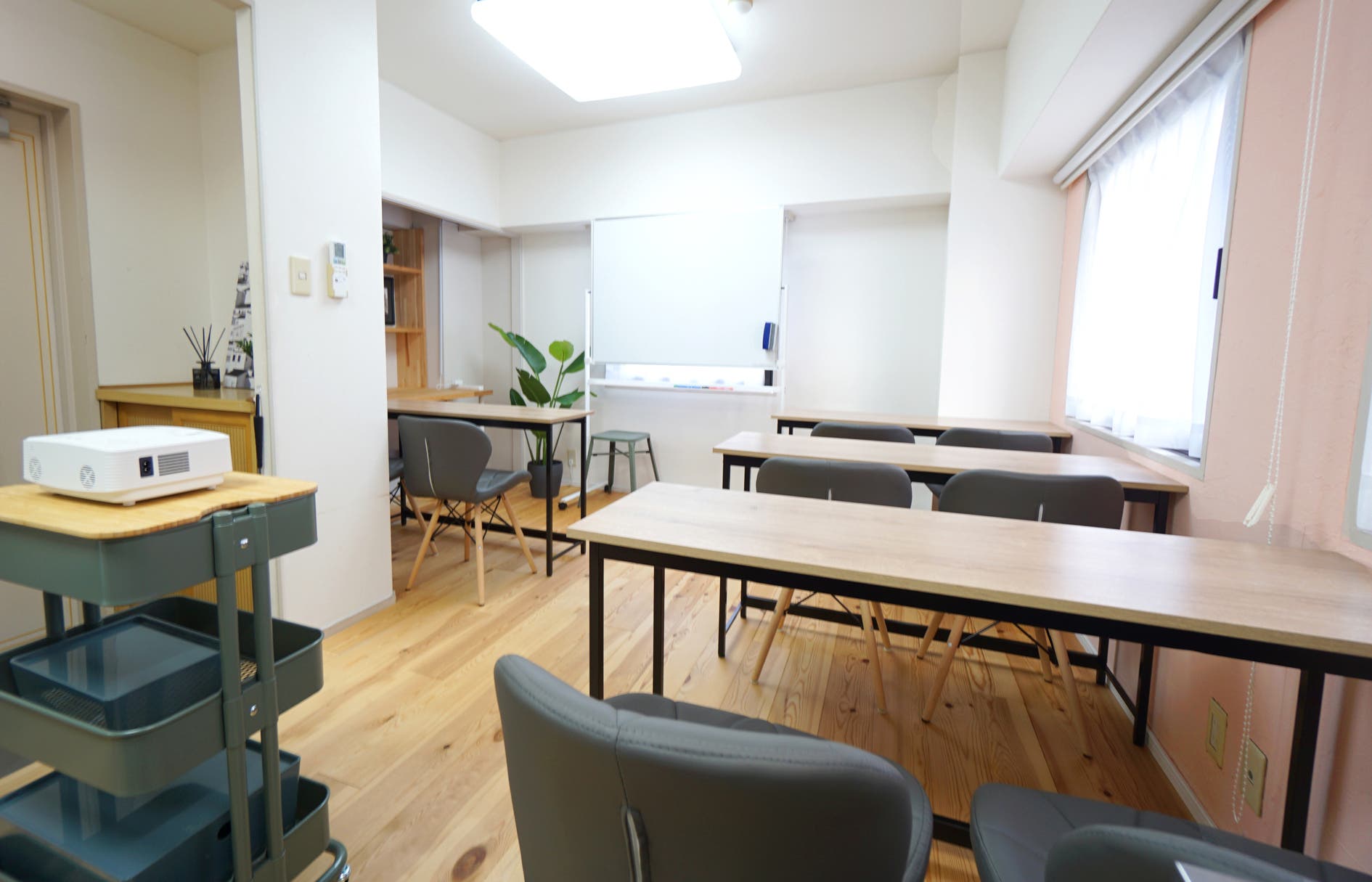 【マイスぺ２４元町スペース】NEW 貸会議室12名★JR神戸線元町駅３分★WiFi・プロジェクター無料の写真5