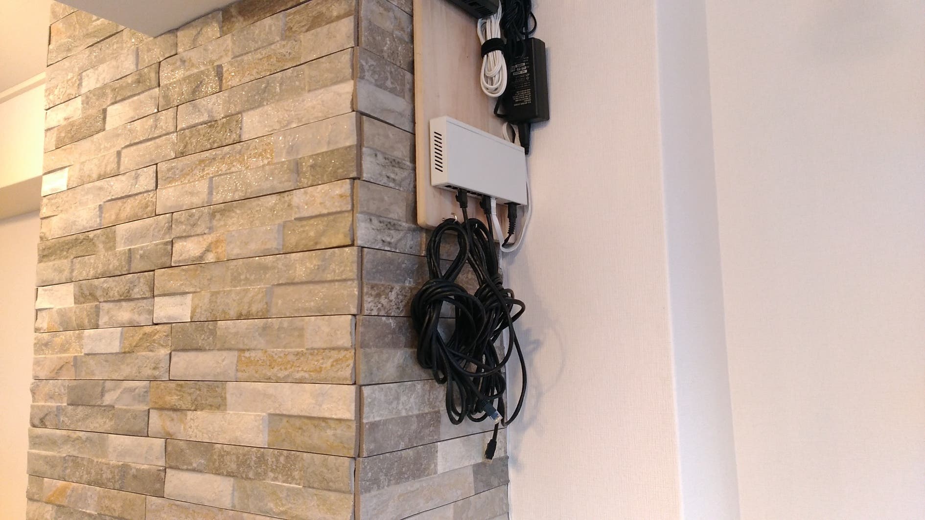 8ポート ギガビットスイッチングハブ、有線LANケーブル事前お申込みの画像1