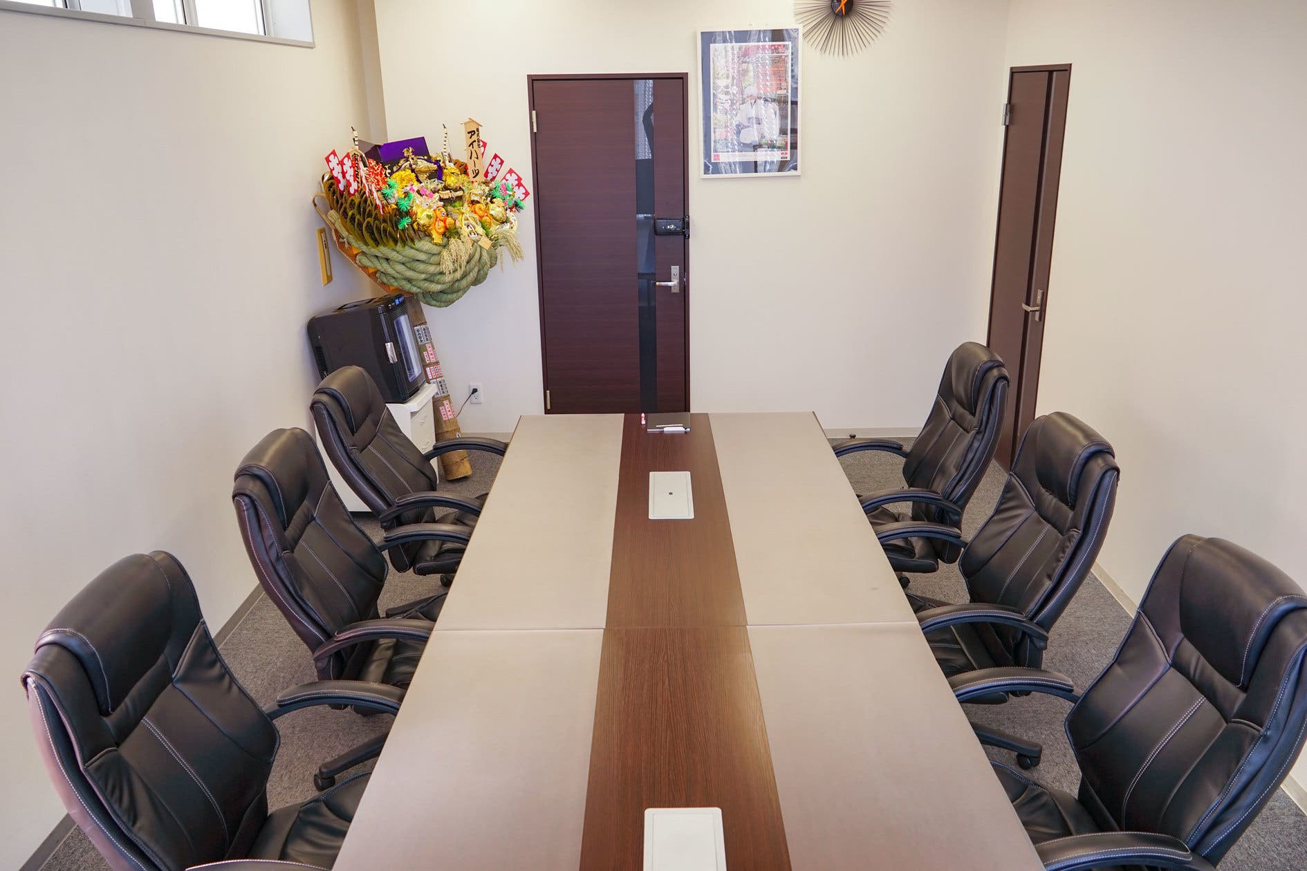 眺めがよく開放的！高級感のある小会議室（７階小会議室８名）の写真5