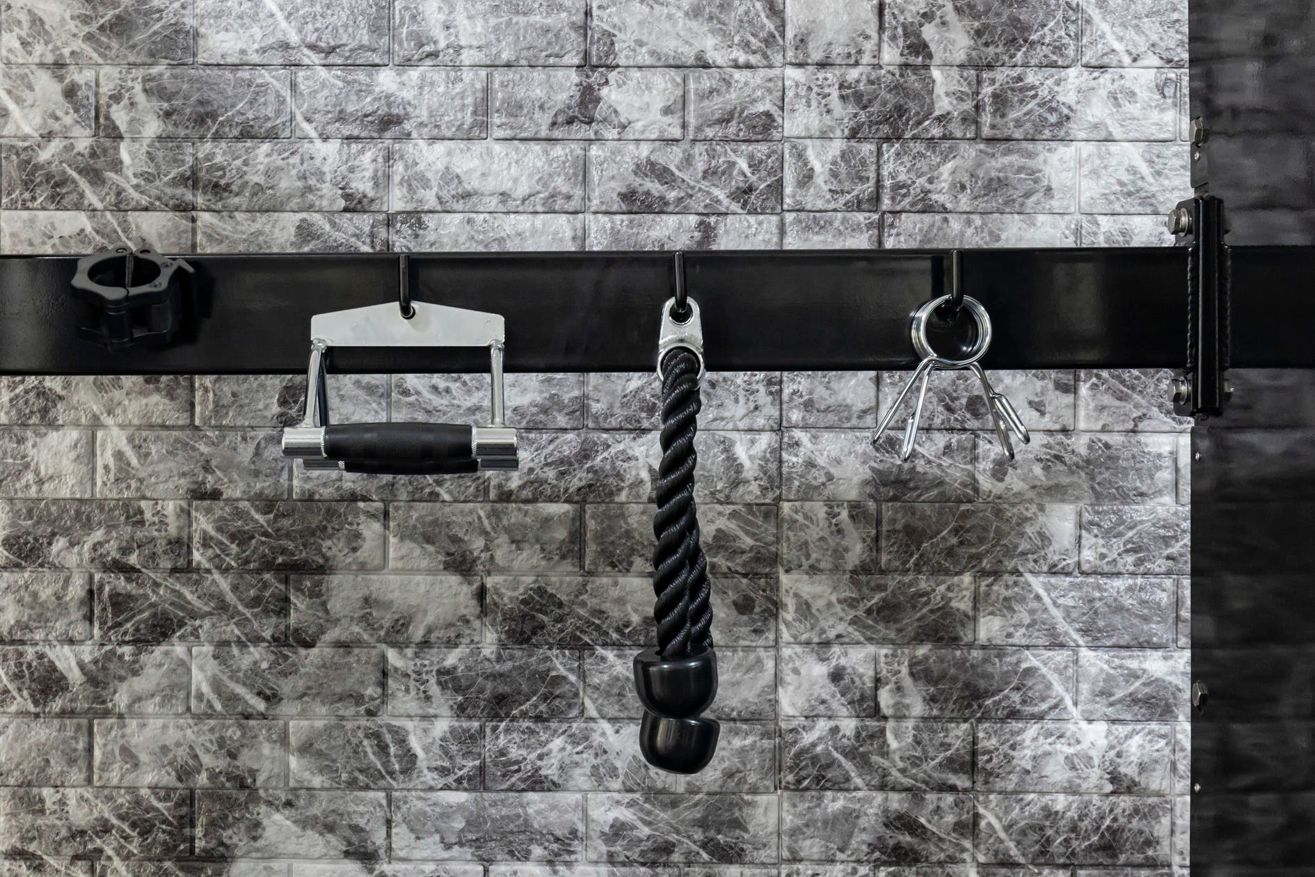 【新大阪駅徒歩5分】新大阪地域最安値！当日予約可能の個室レンタルプライベートジム！全面鏡張！パーソナルにピッタリ！の写真5