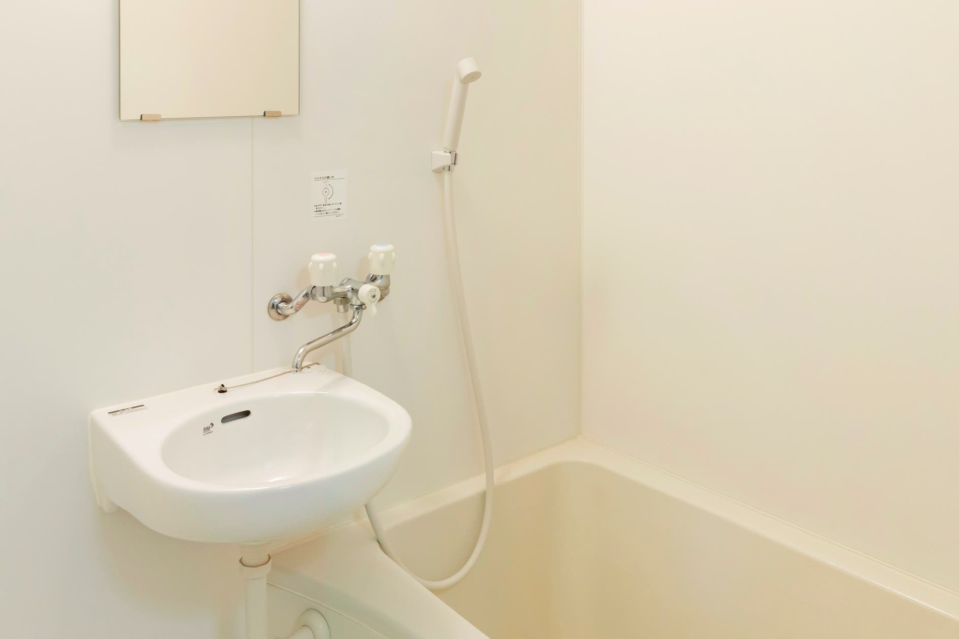 【新大阪駅徒歩5分】新大阪地域最安値！当日予約可能の個室レンタルプライベートジム！全面鏡張！パーソナルにピッタリ！の写真9