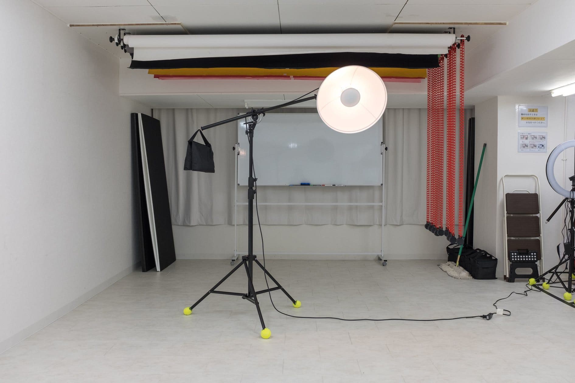 【studio As】9色のバックペーパー＆豊富な撮影機材が無料で使えて驚愕の1H/￥4000〜!の写真13