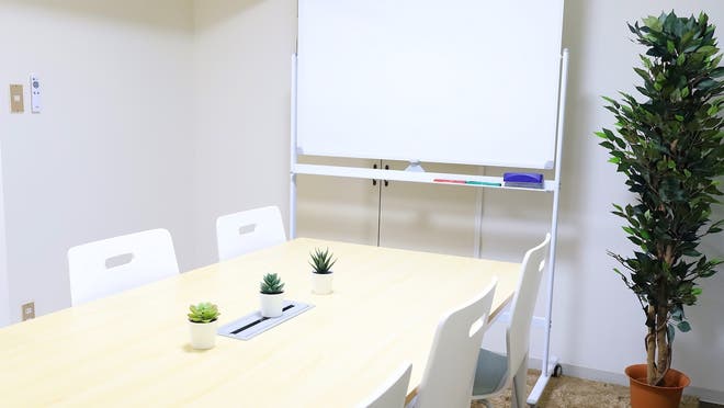 【津田沼駅5分】自然光たっぷり快適!完全個室!光Wi-Fi/モニター/テレワ・会議・セミナー・面接・商談・撮影・朝活に最適の写真4