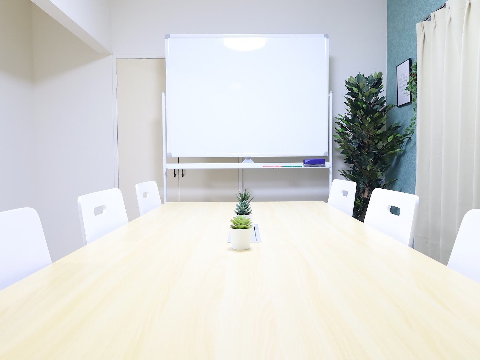 【津田沼駅5分】自然光たっぷり快適！完全個室！光Wi-Fi/モニター/テレワ・会議・セミナー・面接・商談・撮影・朝活に最適の写真5