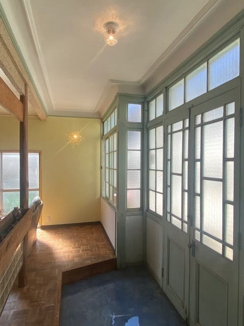 海から徒歩30秒にあり奇跡的に残された大正11年築の木造洋風の元郵便局をリノベーション。の写真5