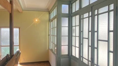 海から徒歩30秒にあり奇跡的に残された大正11年築の木造洋風の元郵便局をリノベーション。の写真5