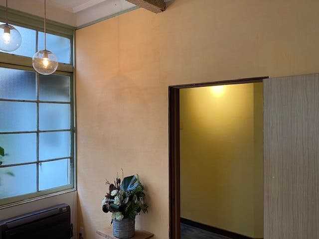 海から徒歩30秒にあり奇跡的に残された大正11年築の木造洋風の元郵便局をリノベーション。の写真7