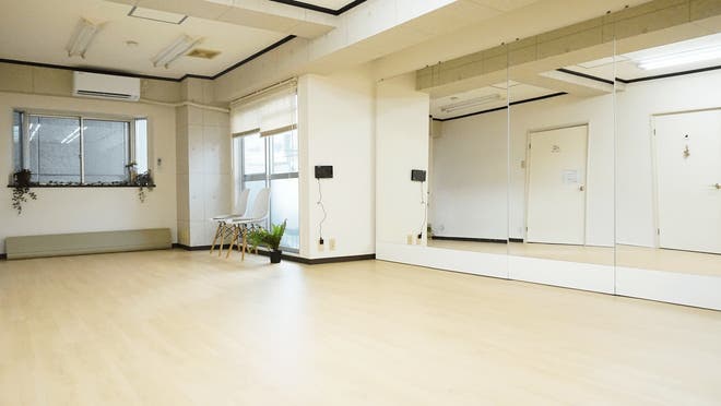 【JR西明石駅から5分✨】ヒールも使えるダンス・ウォーキングレッスン・会議・撮影ができるスタジオ【1時間から利用可】の写真2
