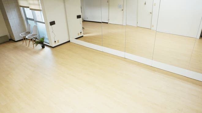 【JR西明石駅から5分✨】ヒールも使えるダンス・ウォーキングレッスン・会議・撮影ができるスタジオ【1時間から利用可】の写真1