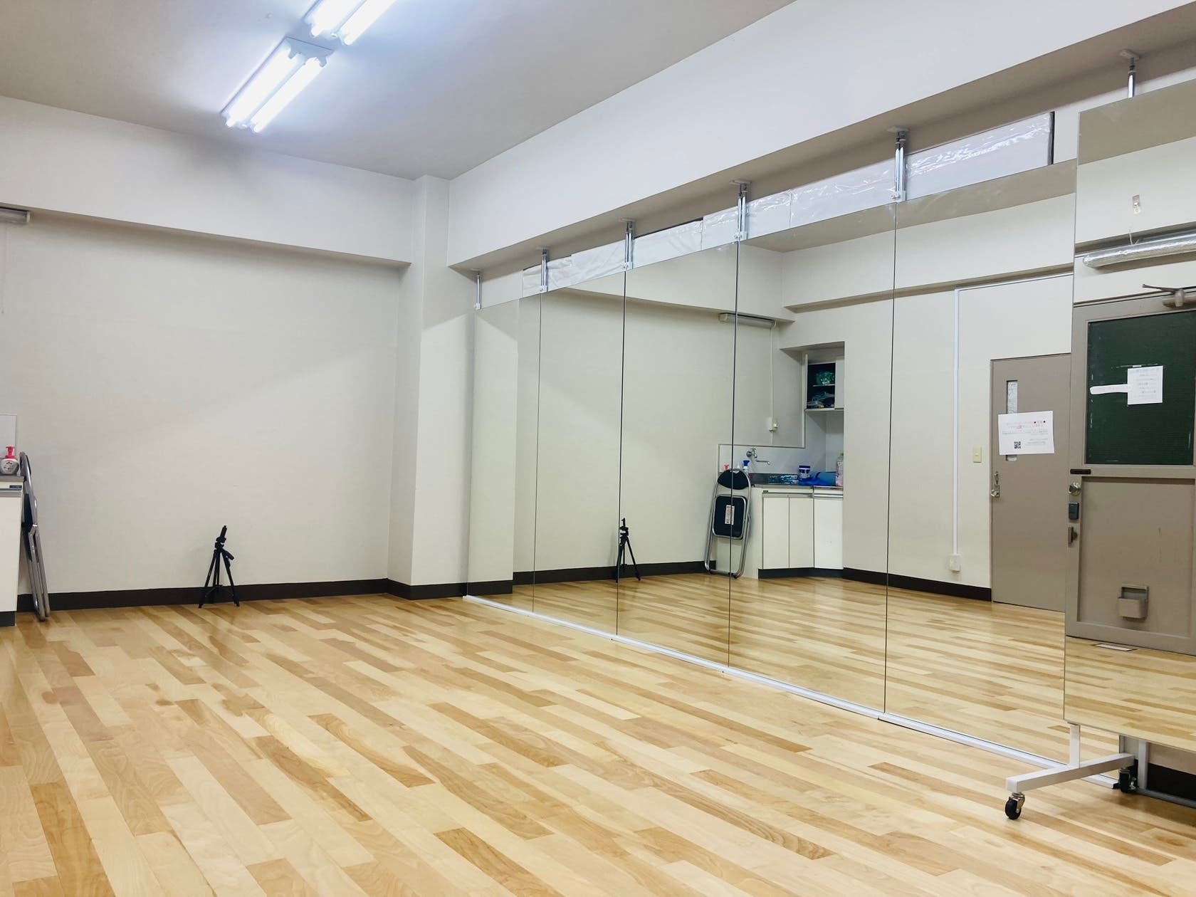 【池袋駅7分】【28㎡ 】ダンス、演劇/会議【特大鏡:幅 約6m】ネット光回線、レンタルスタジオSunny池袋1号店の写真5