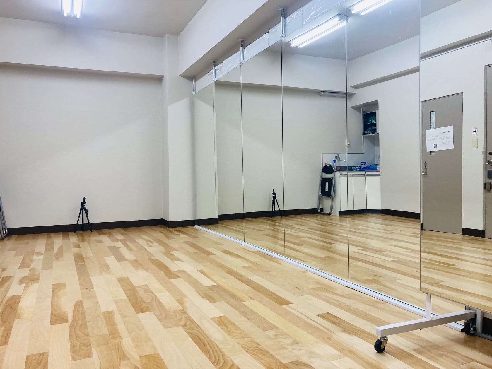 【池袋駅7分】【28㎡ 】ダンス、演劇/会議【特大鏡:幅 約6m】ネット光回線、レンタルスタジオSunny池袋1号店の写真6