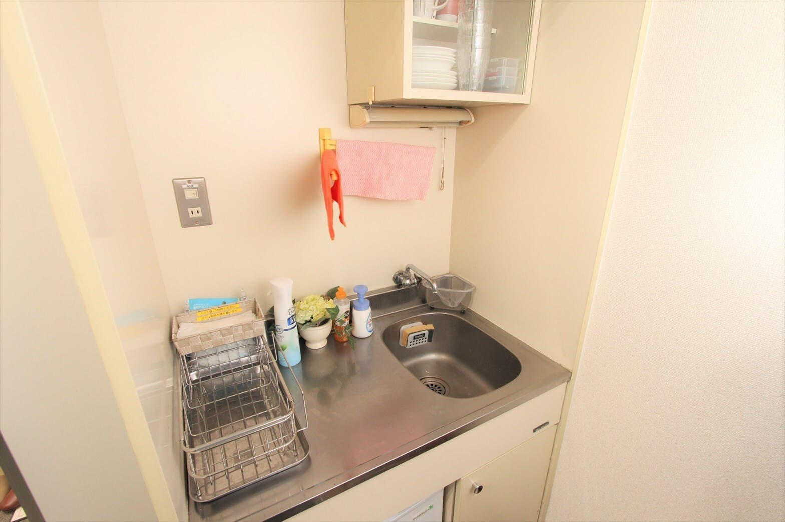 【新宿西口駅5分】個室★6名まで/光回線WiFi📱テレワーク💻会議📚ゲーム🎮/飲食OK🍽/ベンリールーム新宿1の写真5