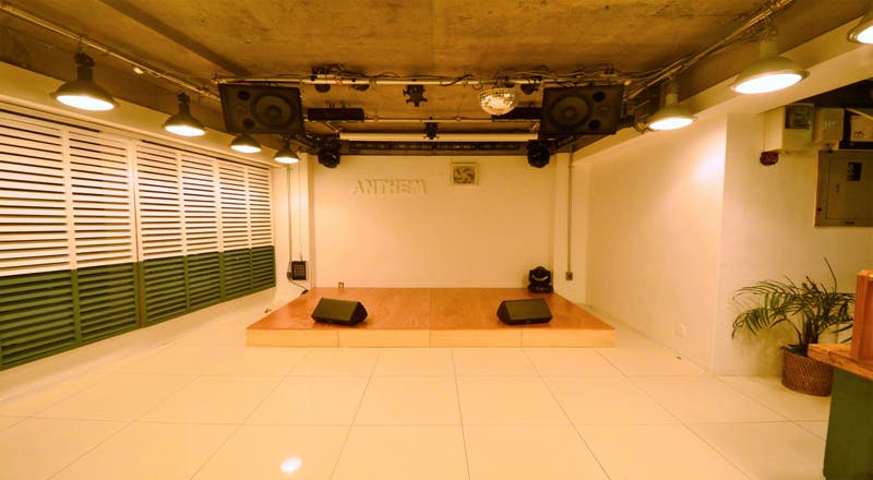 【渋谷のステージ付き小箱ホール】ステージ付きの会場でトーク撮影など多数！