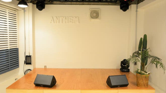 【渋谷のステージ付き小箱ホール】ステージ付きの会場でトーク撮影など多数!の写真2