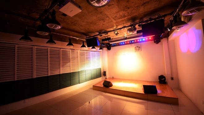 【渋谷のステージ付き小箱ホール】ステージ付きの会場でトーク撮影など多数!の写真3