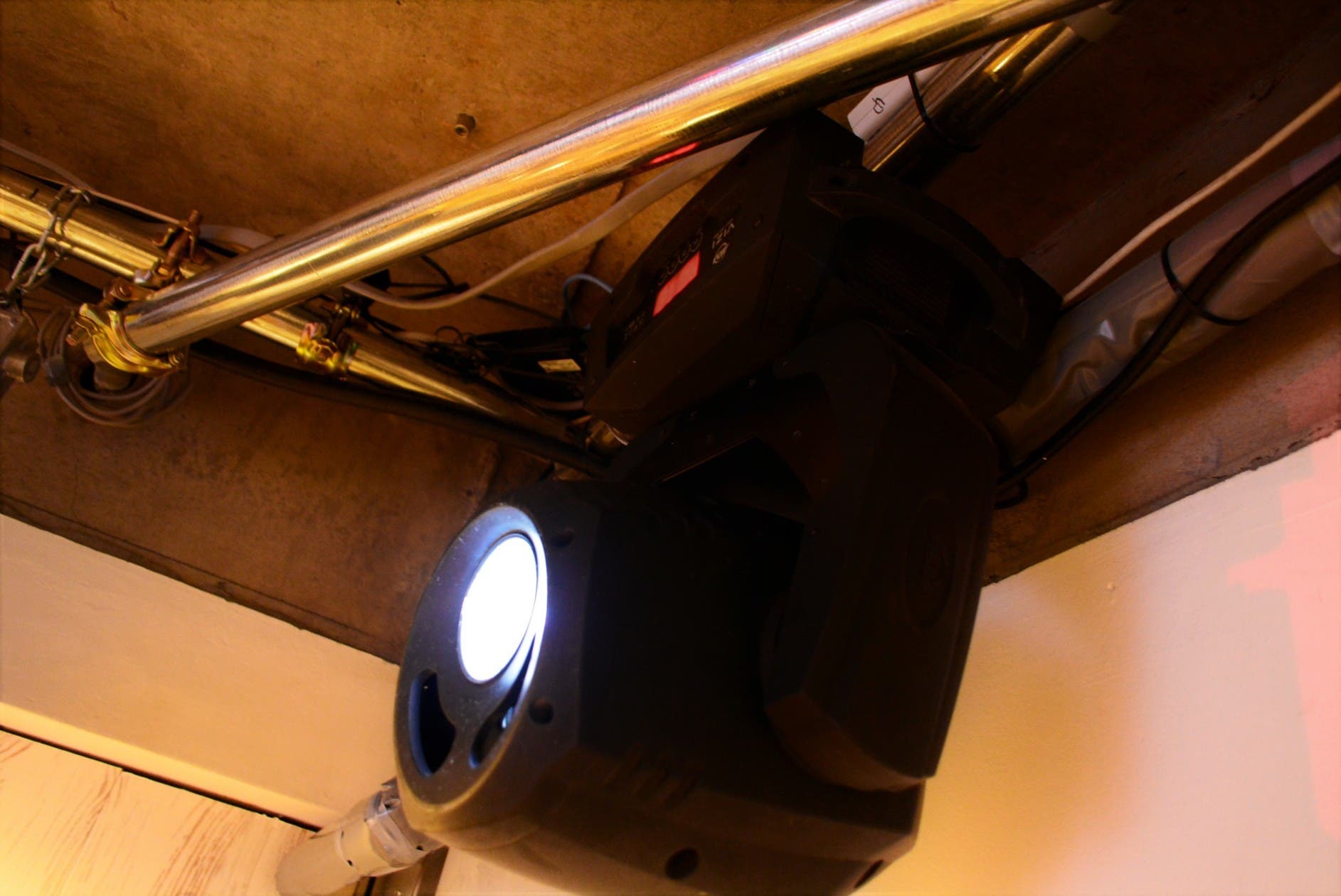 【渋谷のステージ付き小箱ホール】ステージ付きの会場でトーク撮影など多数！の写真12