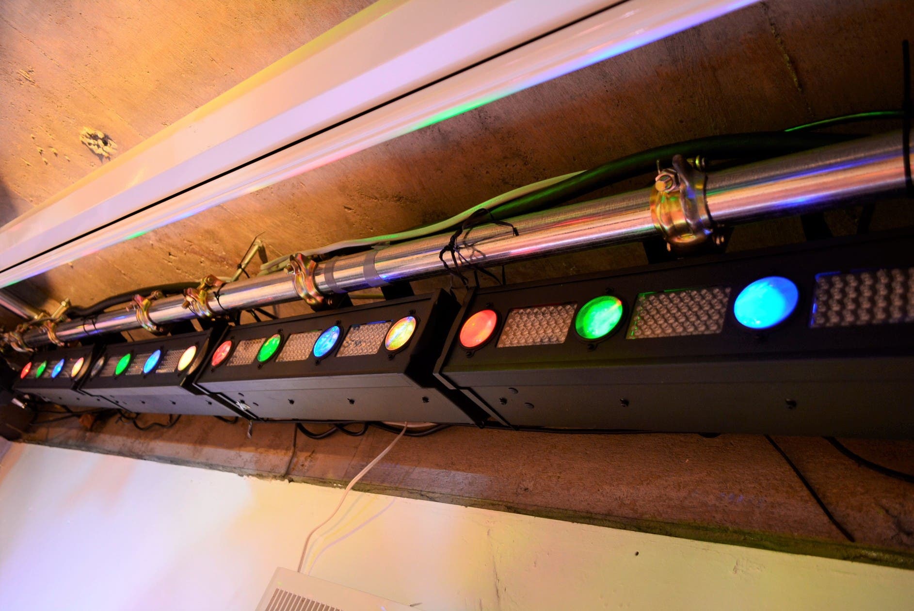 【渋谷のステージ付き小箱ホール】ステージ付きの会場でトーク撮影など多数！の写真14